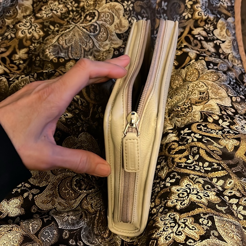 Levenger Portfolio/Purse Ivory Color - Gem